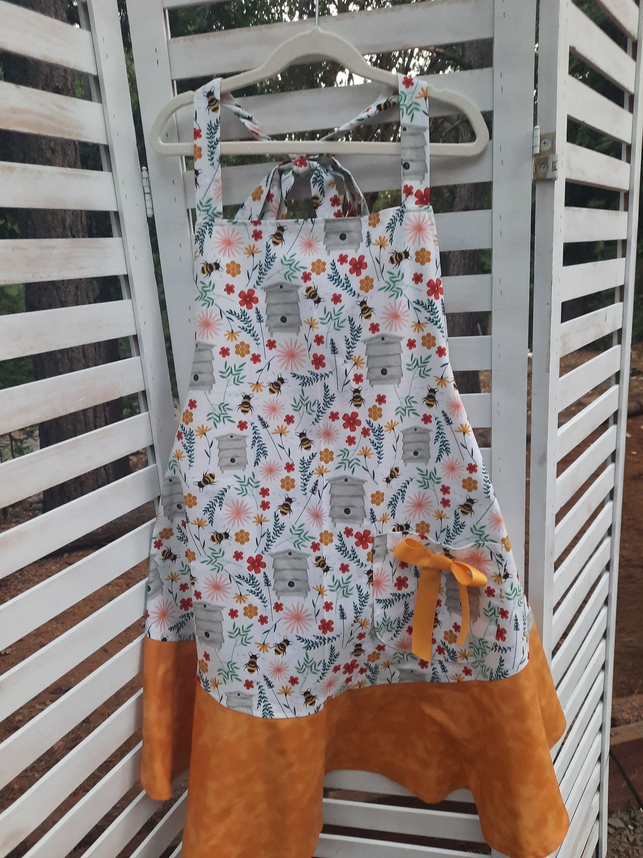 Adult Apron, Bee Apron, Bee Decor Apron, Kitchen Apron, Vintage Kitchen ...