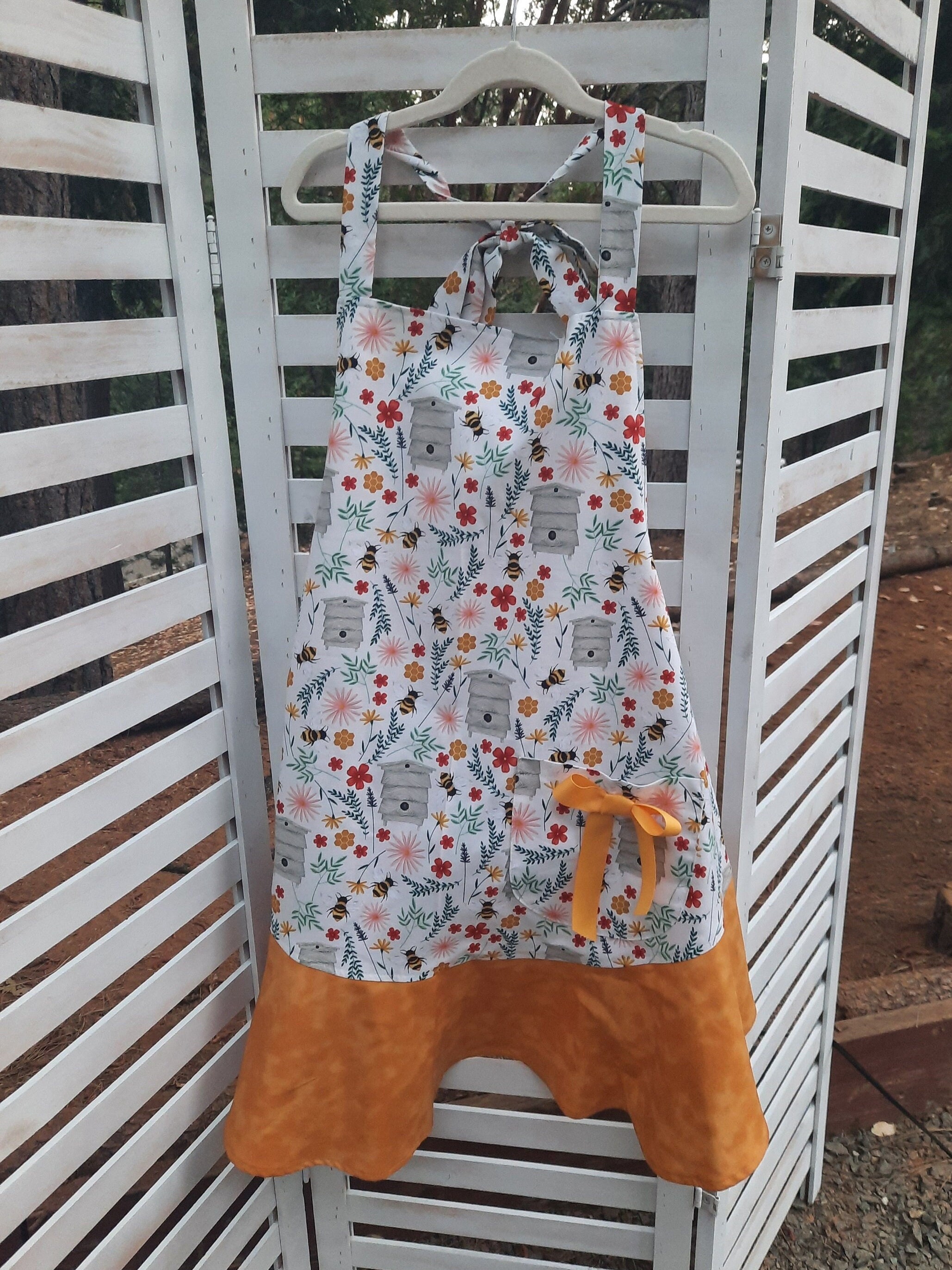 Adult Apron, Bee Apron, Bee Decor Apron, Kitchen Apron, Vintage Kitchen ...