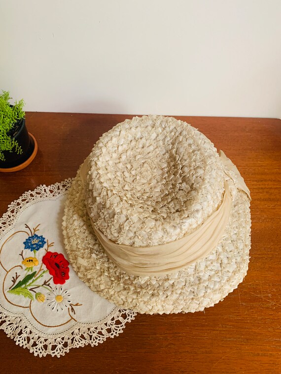 1960s Vintage Ivory Woven Straw & Silk Swagger Sun Ha… - Gem