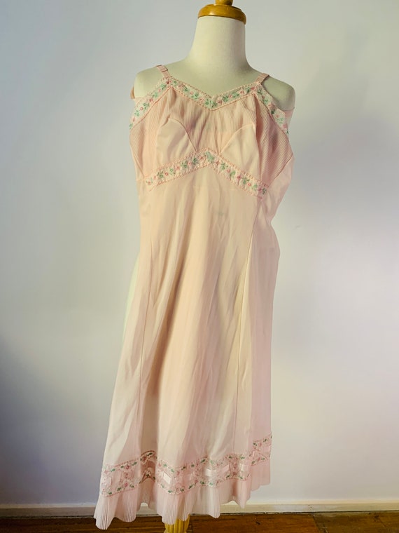 Vintage 1950s Sheer Dusty Pink Prestige Lace Full Sli… - Gem