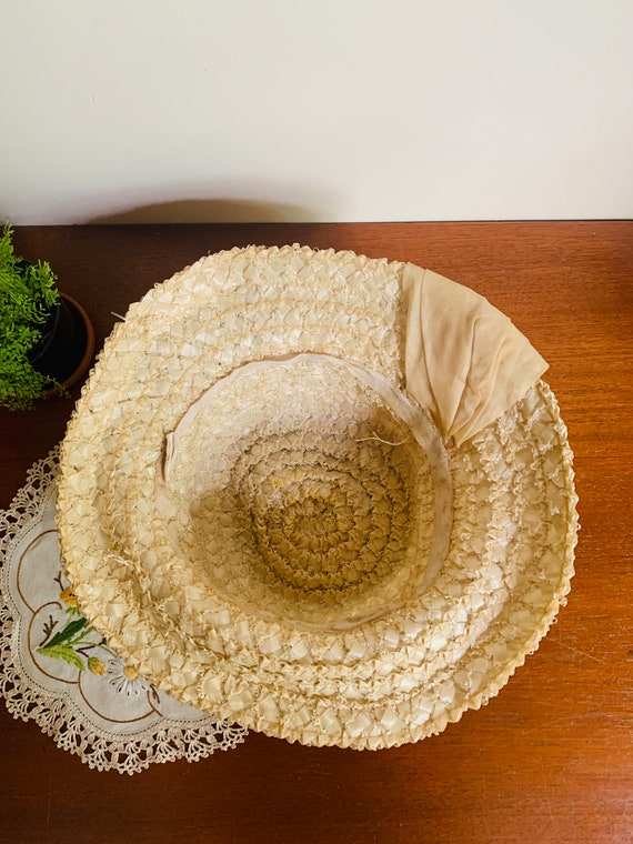 1960s Vintage Ivory Woven Straw & Silk Swagger Sun Ha… - Gem