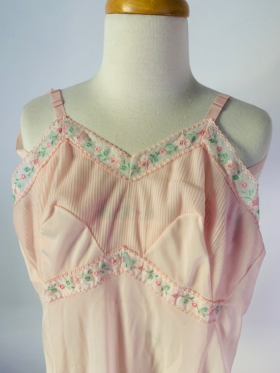 Vintage 1950s Sheer Dusty Pink Prestige Lace Full Sli… - Gem