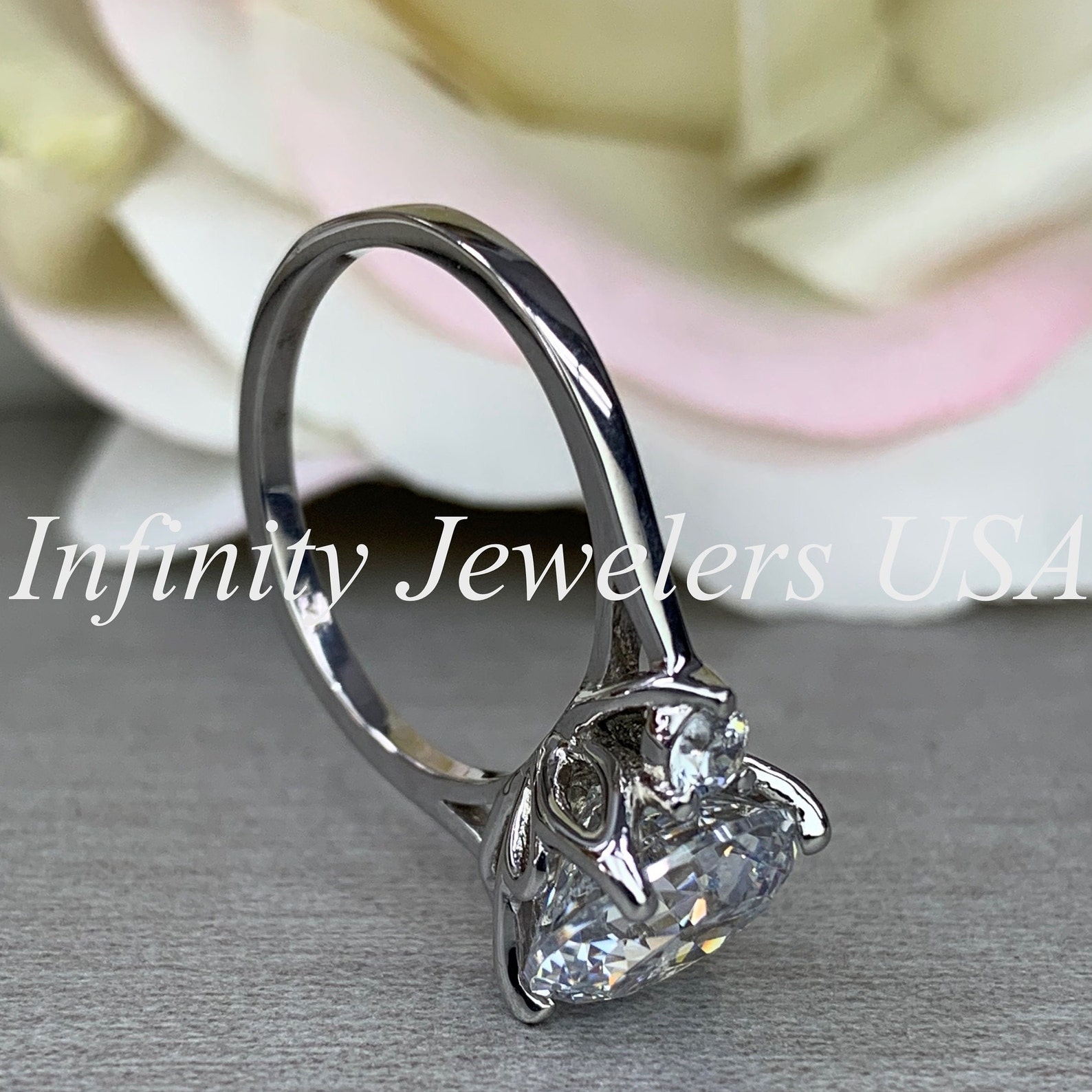 Round Brilliant Three Stone Engagement Ring for Ladies Round - Etsy