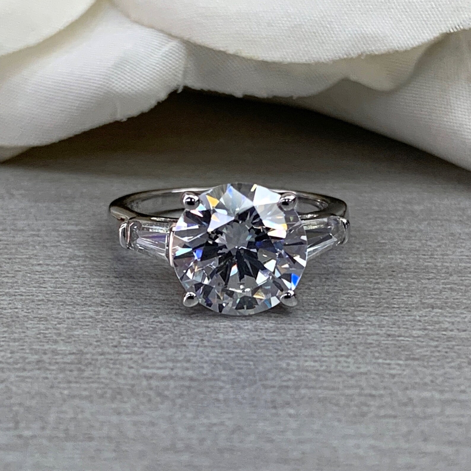 Round Moissanite Solitaire Engagement Ring 14K White Gold - Etsy