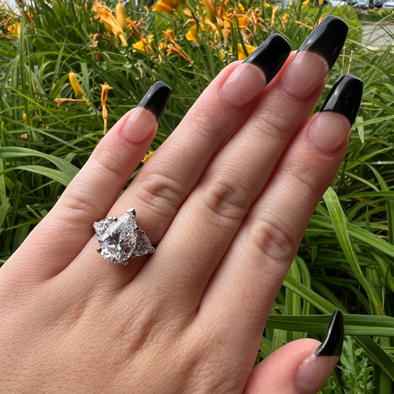 Gold pear shaped ring store
