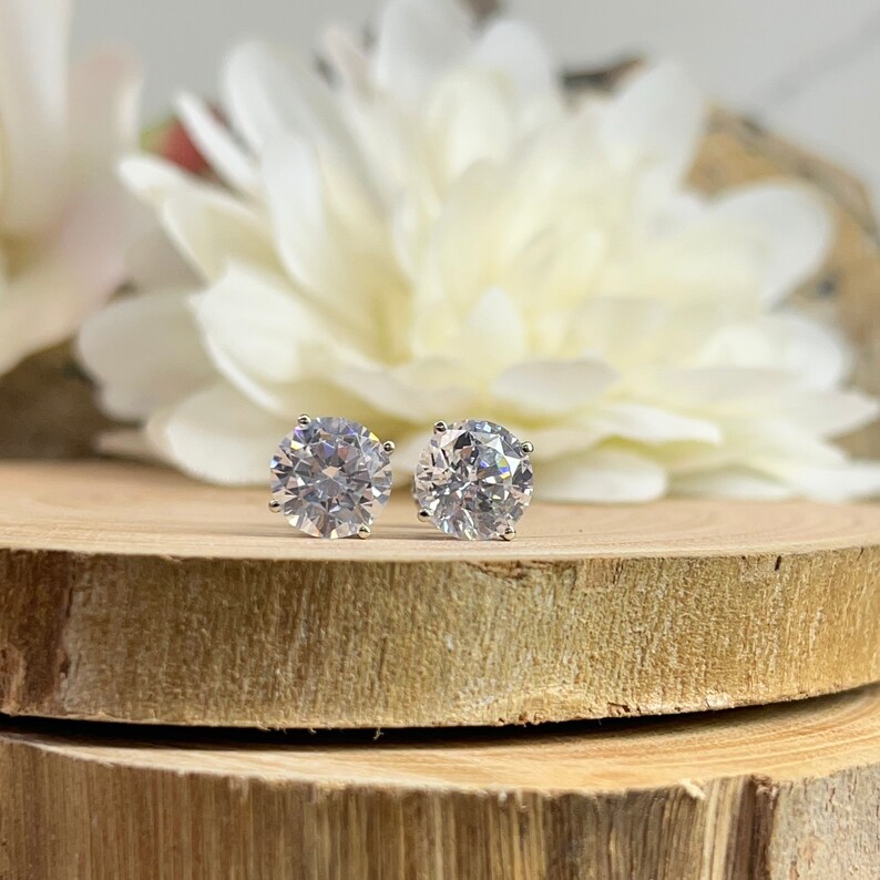 Round Shaped Stud Earrings 14K White Gold 100 Facet Extra Brilliant ...