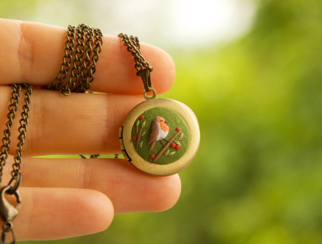 Robin Necklace With Photo Inside Tiny Locket Personalized Vintage ...