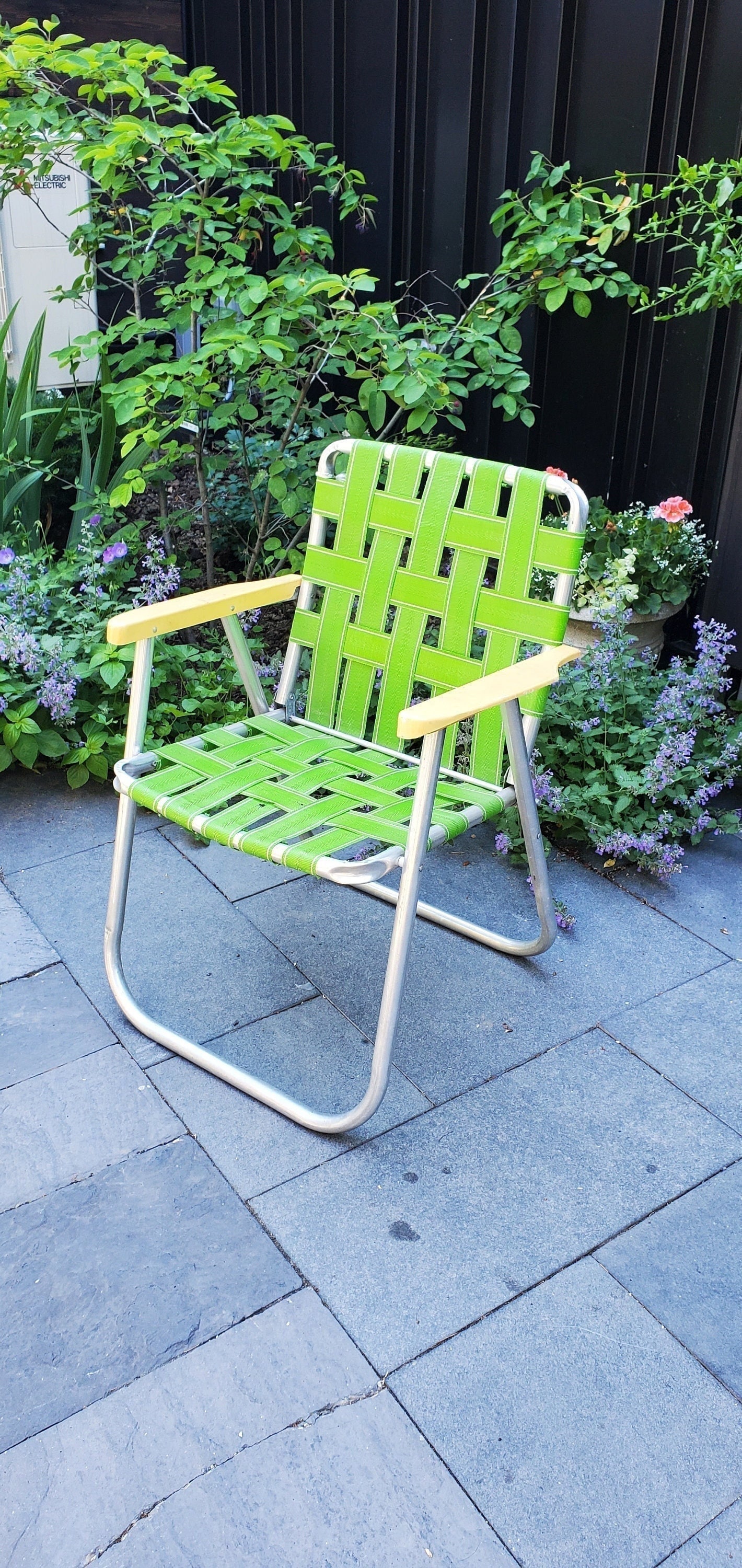 Fabulous Green 1970's Vintage Collapsible Lawn Chair, Patio Fabulous Green 1970's Vintage Collapsible Lawn Chair, Patio