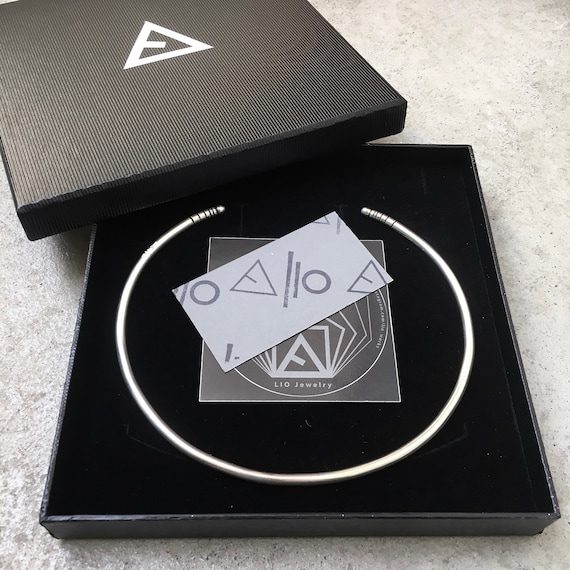 Neck bangle choker store