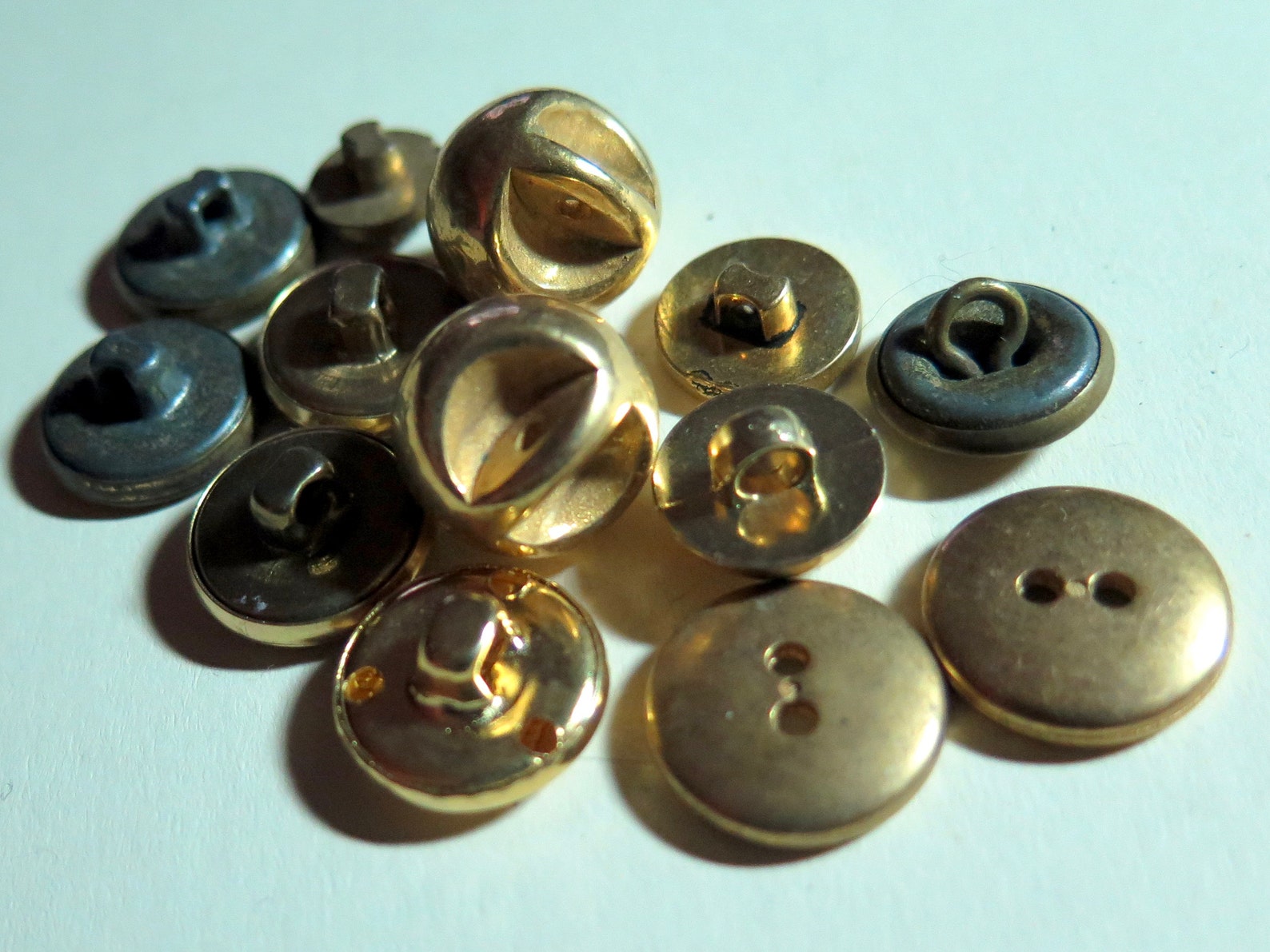 13 botones de metal dorados variados coser a través crestas | Etsy