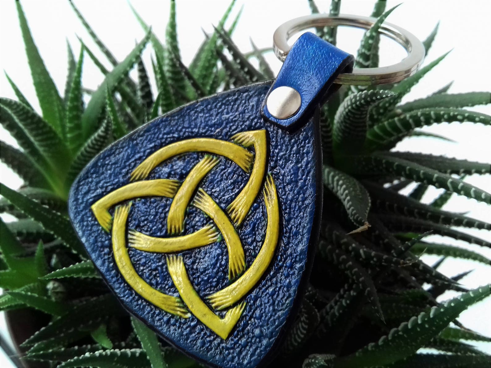 Triquetra Leather Keyfob Celtic Keychain Leather Celtic - Etsy