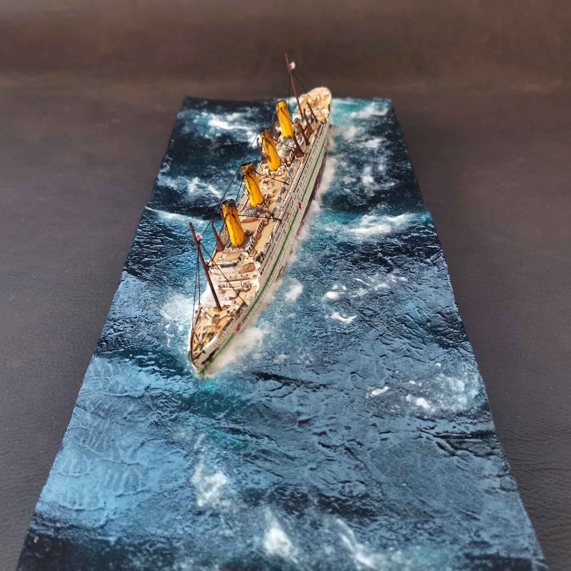 HMHS Britannic Sinking Diorama, WWI. 1/1200 Scale. - Etsy