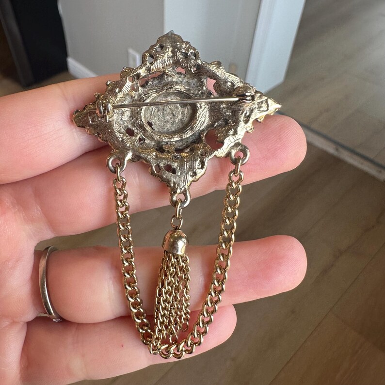 Vintage Victorian Style Faux Pearl Dangling Charm Brooch Pin With Chain ...