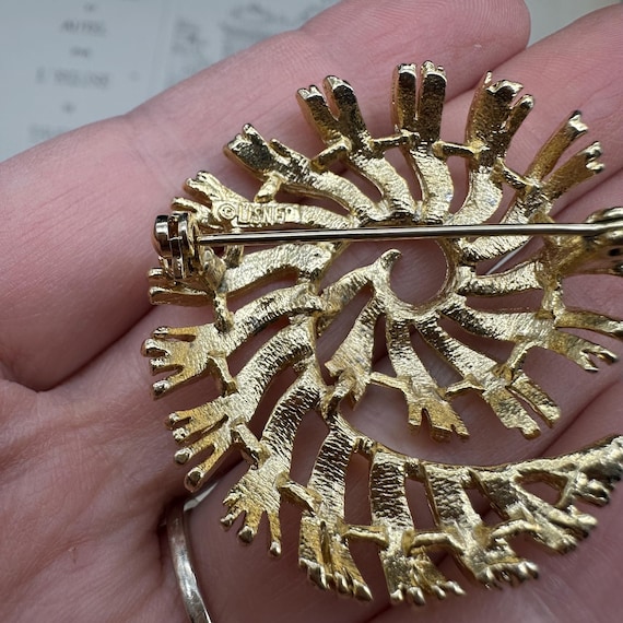 Vintage Lisner Gold Tone Brooch Pin Swirl Shell - Gem