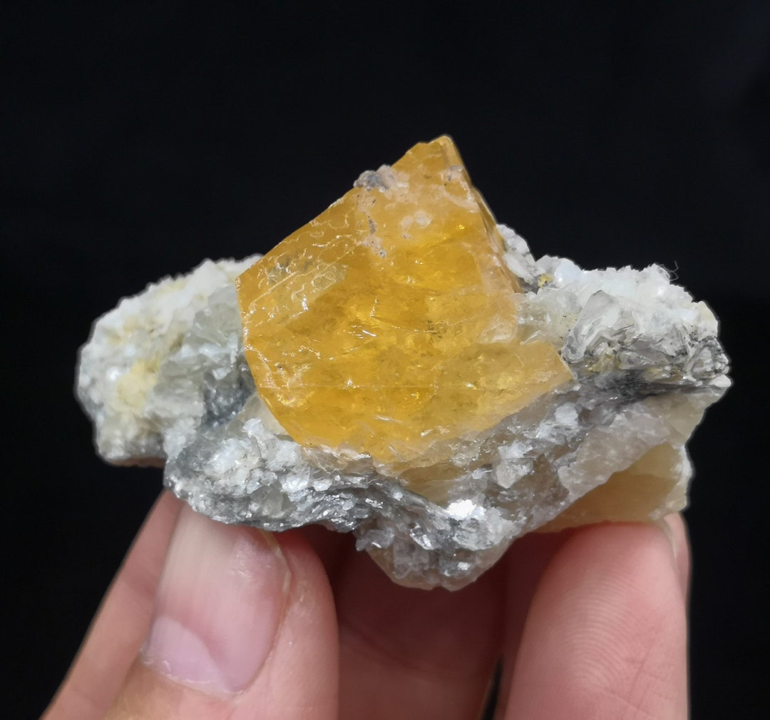 54mm 59g Gemmy Scheelite With Muscovite, Natural Mineral Specimen From ...
