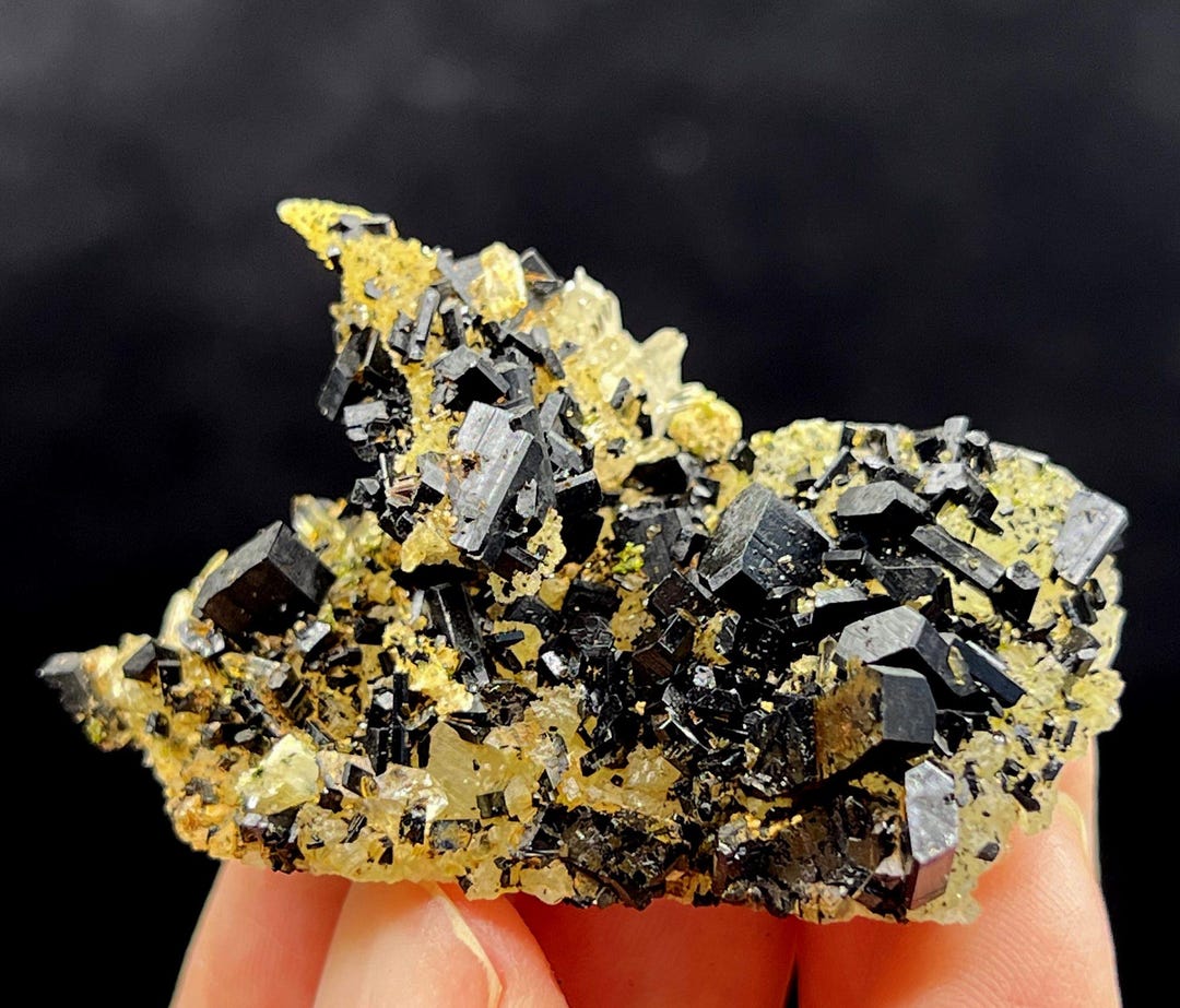 Black Babingtonite With Quartz, 51mm 22g, Natural Mineral Specimen From ...