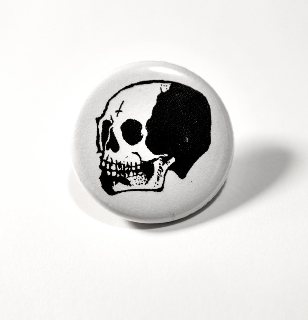 Skull Button Pin // Pinback Buttons- Badges - Button Pin // Free ...