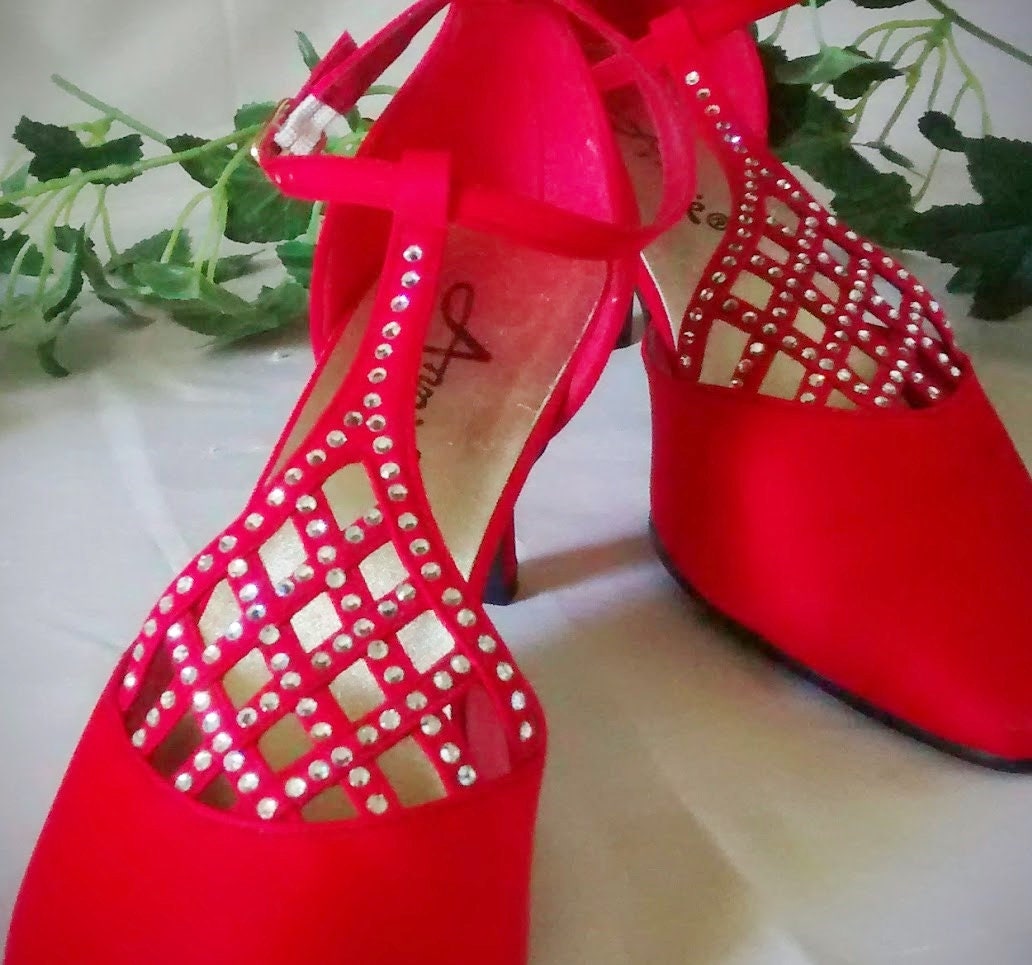 Vintage Red Satin High Heel / Pointy Toe Shoe / T-strap High Heel ...