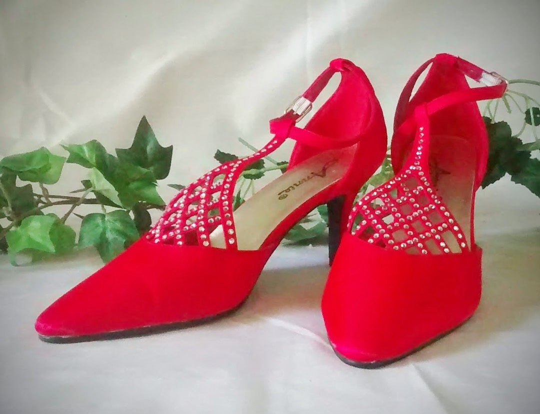 Vintage Red Satin High Heel / Pointy Toe Shoe / T-strap High Heel ...