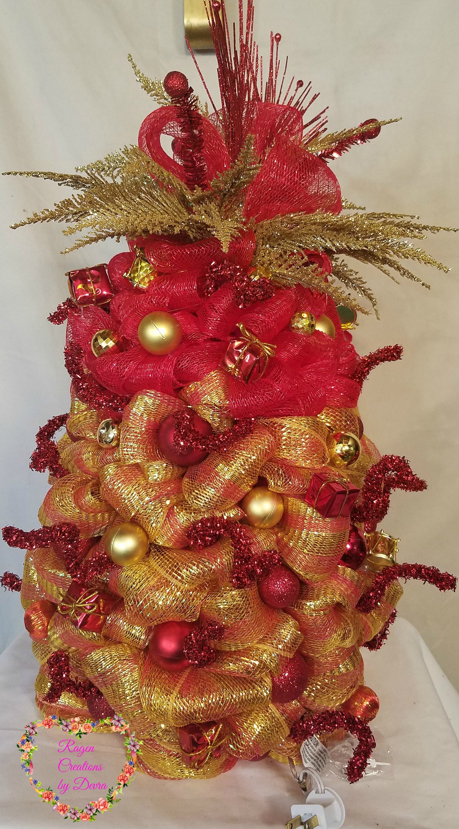 Deco Mesh Gold Tree, Deco Mesh Christmas Trees, Unique Deco Mesh Trees ...