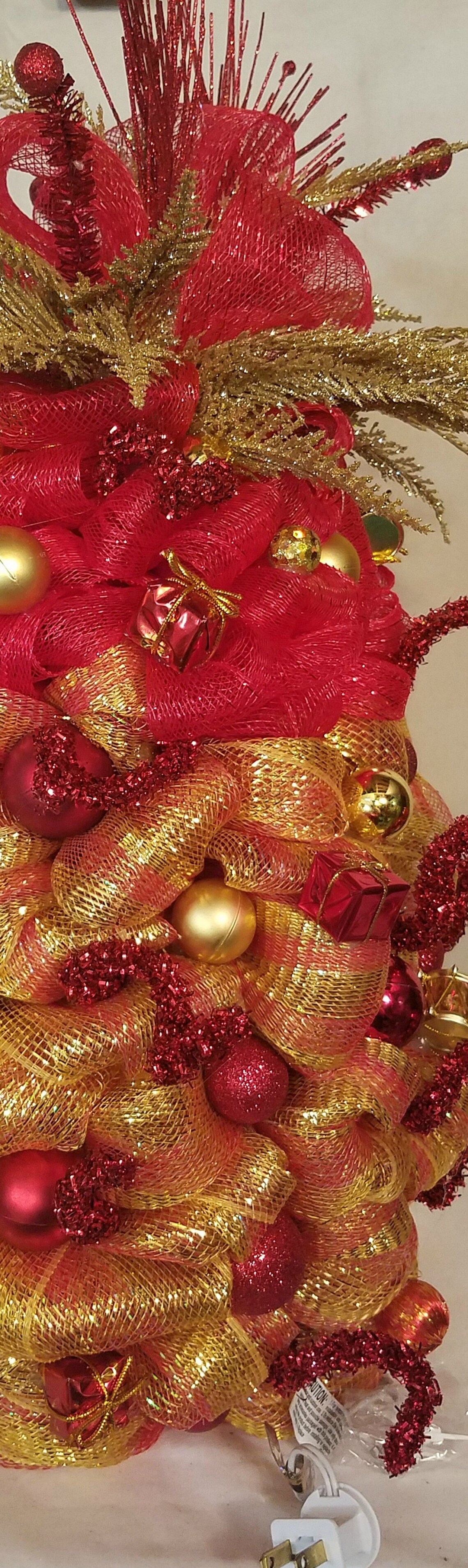 Deco Mesh Gold Tree, Deco Mesh Christmas Trees, Unique Deco Mesh Trees ...