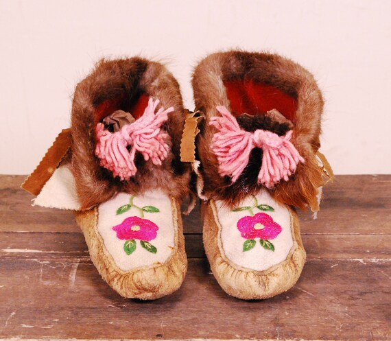 Vintage 1930's/40's First Nations Hand Embroidered Mo… - Gem