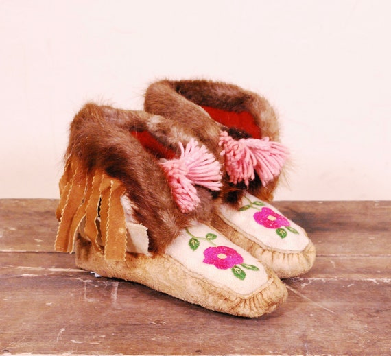 Vintage 1930's/40's First Nations Hand Embroidered Mo… - Gem