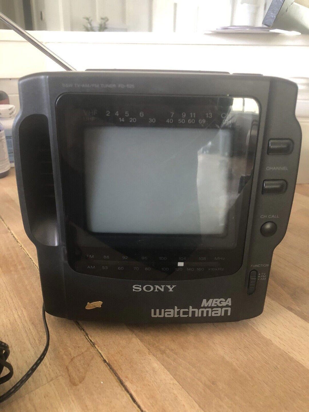 Vintage Sony Mega Watchman Walkman Portable Tv Am/fm Radio Fd-525 ...