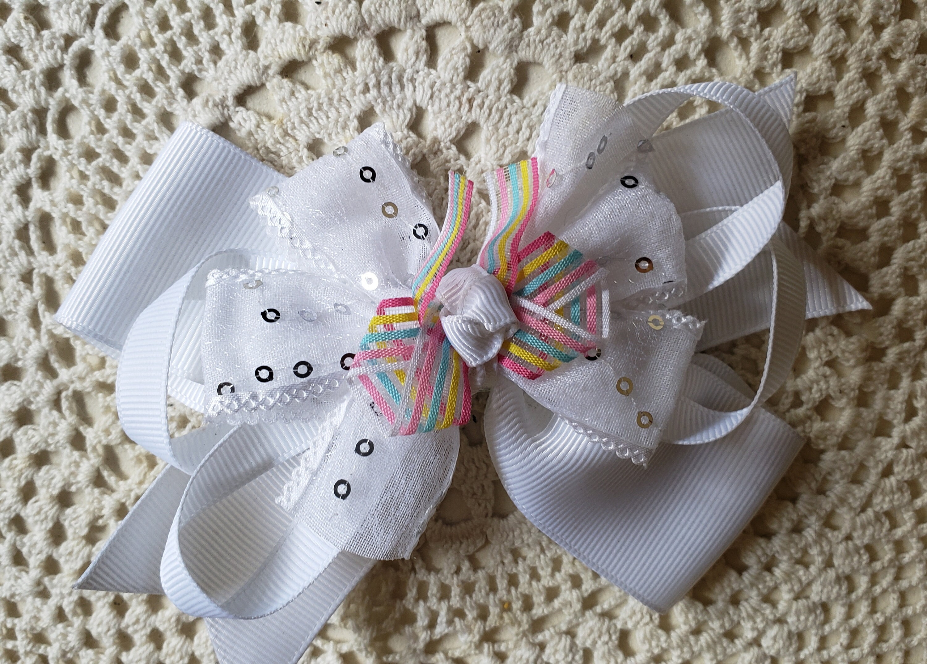 Pretty white handmade hair ribbon with clip back - Etsy 日本