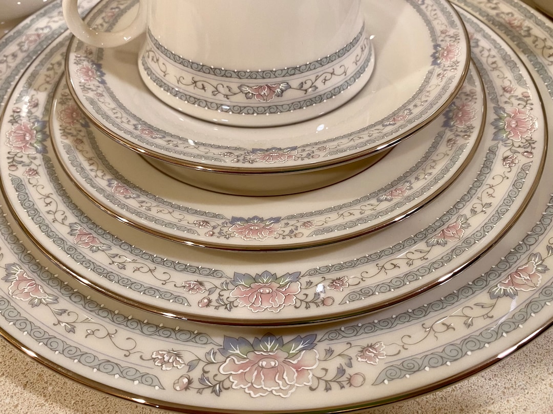 Lenox Charleston Discontinued China Platinum Rim 12 Place Settings and ...