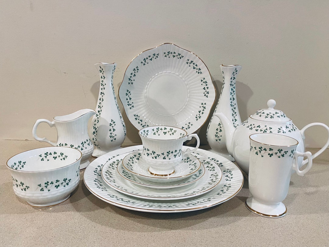 Vintage Royal Tara Fine Bone China Shamrock 30 Pc. Dinnerware China Set ...
