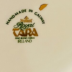 Vintage Royal Tara Fine Bone China Shamrock 30 Pc. Dinnerware China Set ...