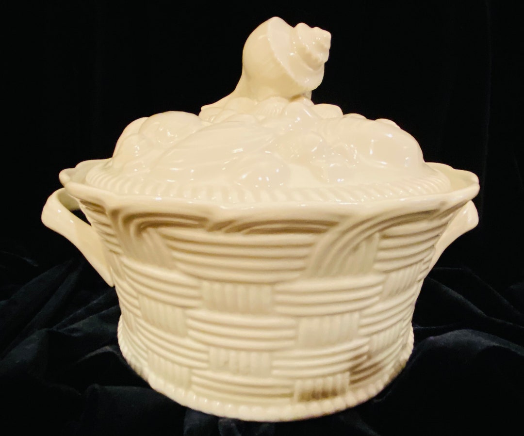 Vintage Hall China Carbone White Casserole Dish With Seashell Covered ...