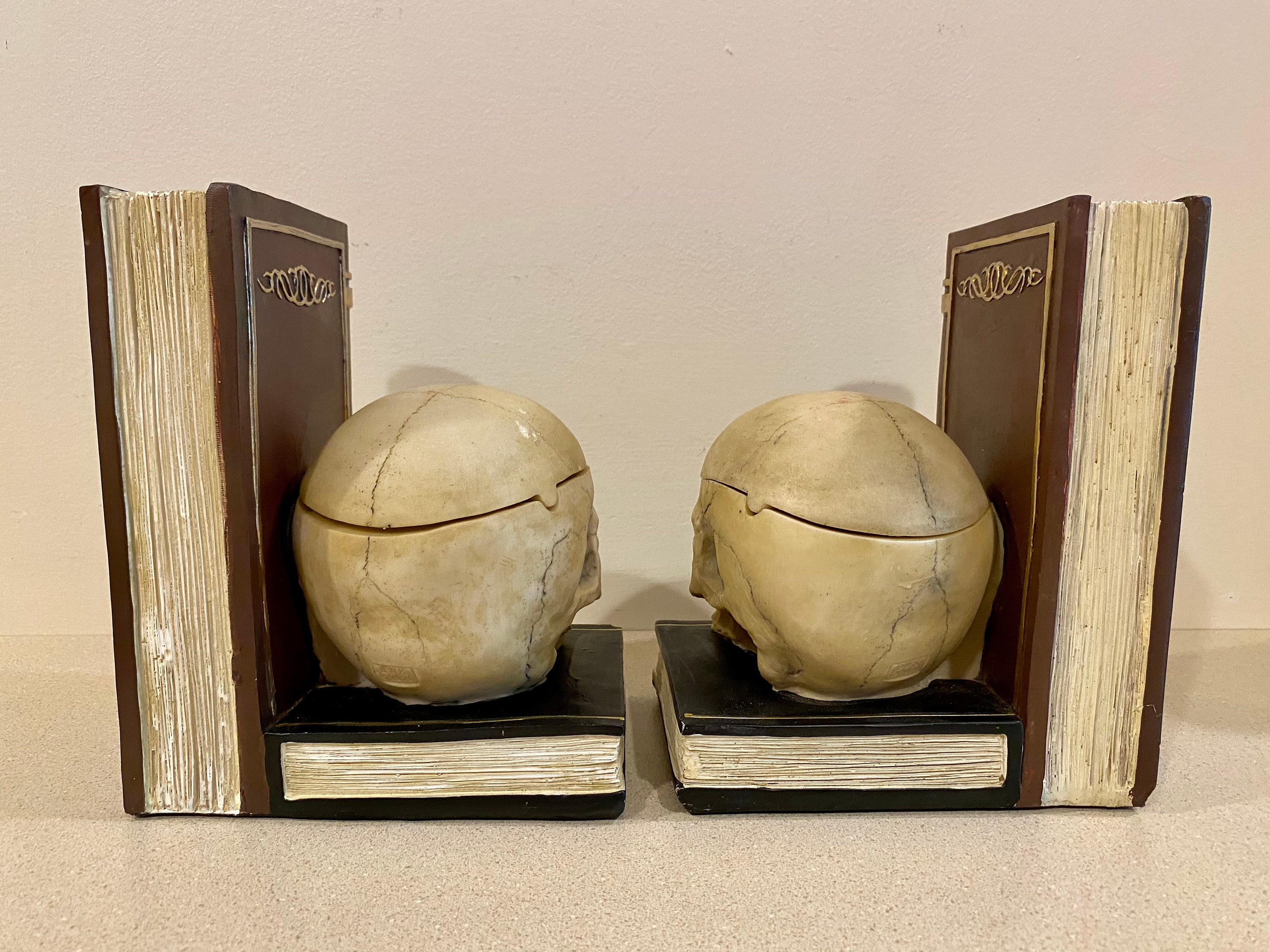 Halloween Pair of World of Wonders Skull With Ancient Book Bookends 7.5 ...
