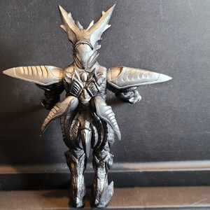 Vintage 2001 Kaiju Bandai NEO Baltan Figure Ultraman Cosmos 6 Inch ...