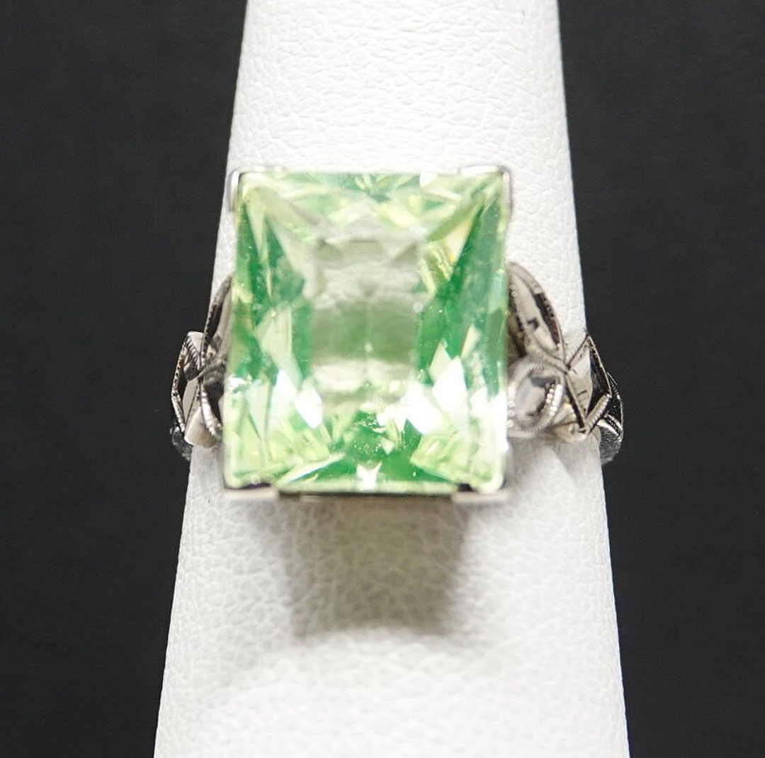 Size 5 14K Gold With Large Peridot Stone Ring - Etsy