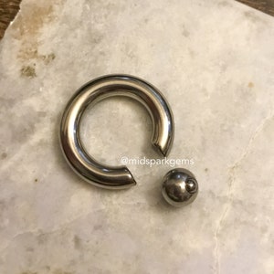 4G 5.0mm or 6g 4.0mm ASTM F136 Titanium Spring-loaded Captive Bead Ring ...