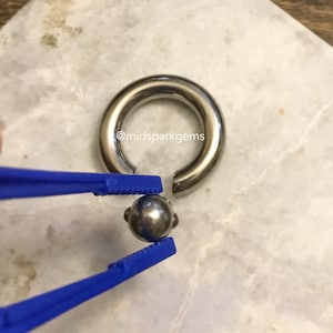 4G 5.0mm or 6g 4.0mm ASTM F136 Titanium Spring-loaded Captive Bead Ring ...