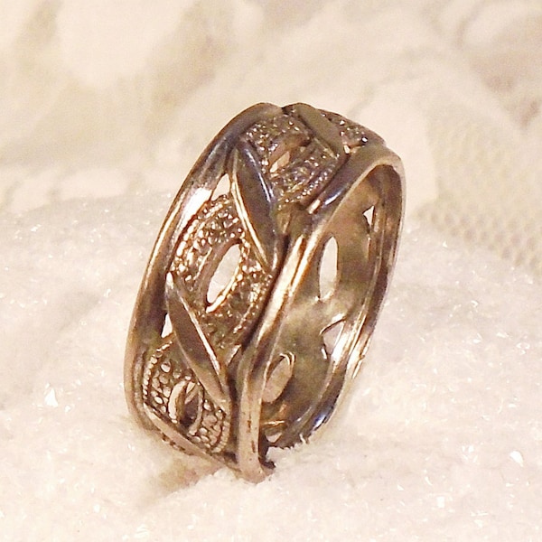 Cut Out Wedding Band - Etsy