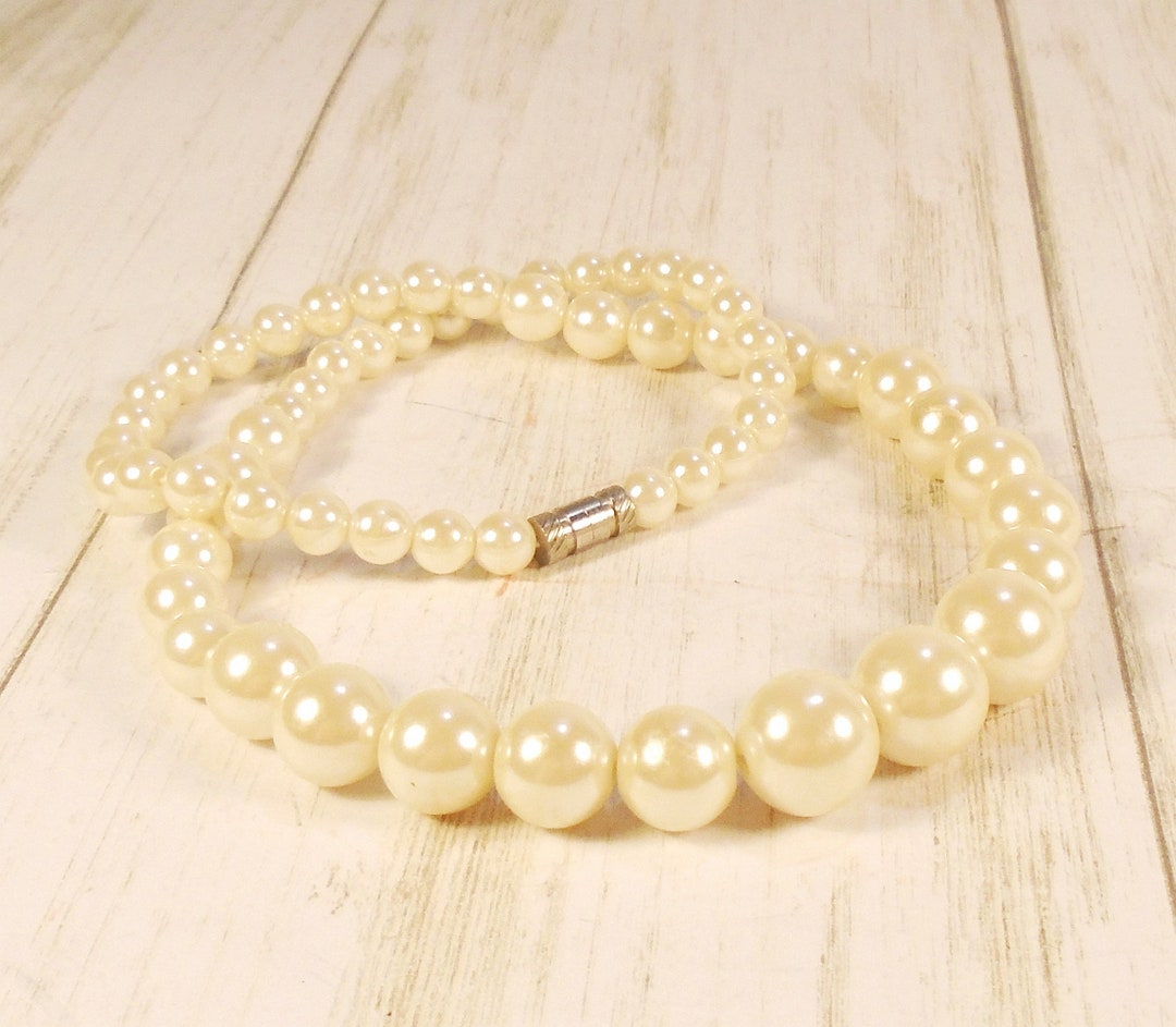 Classic Pearl Necklace, Graduated Pearls, Creamy White Faux Pearls, 18 ...
