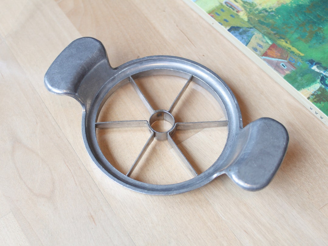 APPLE CUTTER Vintage/ Small Kitchen Gadget, Metal Apples Cutter ...