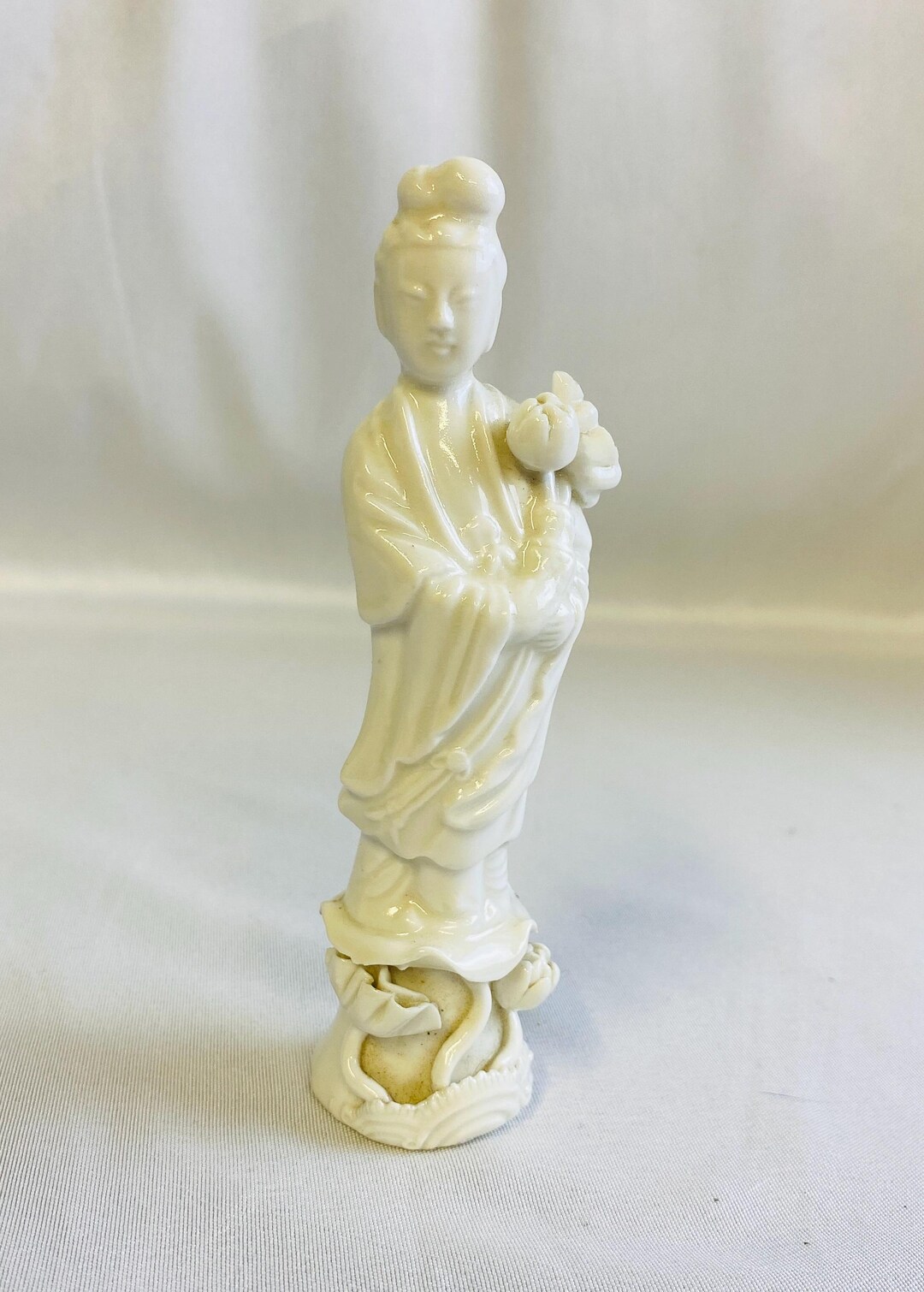 Vintage Guanyin Blanc De Chin Figurine, Holding Lotus Flower, 5 Inches ...