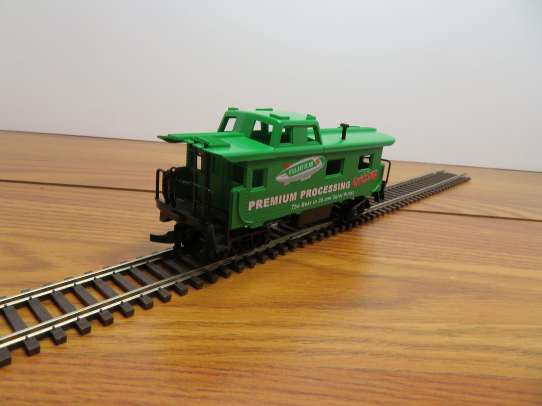 F 145 HO Mehano IHC Eckerd 2001 Fugi Caboose Well Weighted Brand New ...