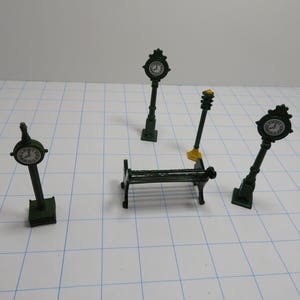T 559 Vintage HO & O Gauge Scale Solid Metal 1980 (3) Town Clocks, (1 ...