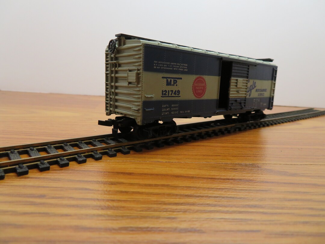 H 686 HO Athearn MP 121749 Box Car Nice Shape - Note: 1 Sliding Door, the Other is Fixed - Etsy
