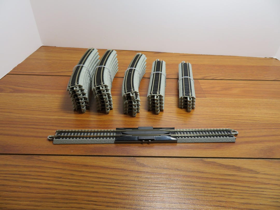 T 691 N Gauge Bachmann EZ Track Nickel Silver (20) 11 1/4 R Curves, (9 ...