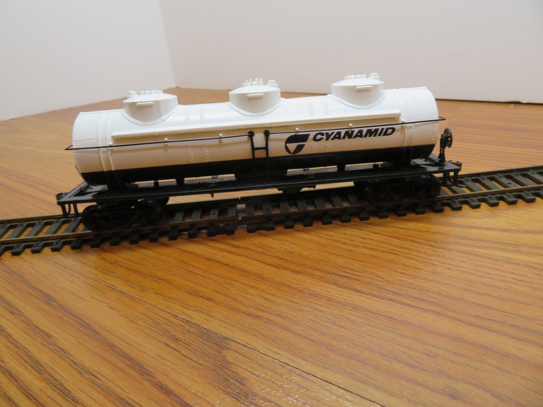 P 168 HO Bachmann Cyanamid (3) Dome Tanker Well Weighted Brand New Old ...