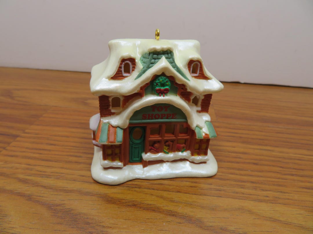 T 450 Vintage 1990 Avon Toy Shop Christmas Light Cover Ornament Brand ...