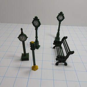 T 559 Vintage HO & O Gauge Scale Solid Metal 1980 (3) Town Clocks, (1 ...