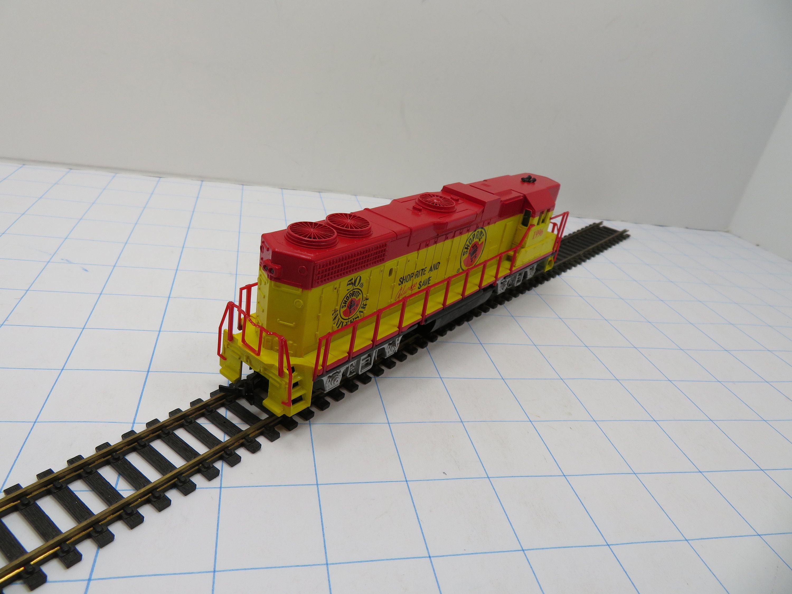 MH 339 HO Life-Like Shoprite 50th Anniversary Freight Engine Vintage ...